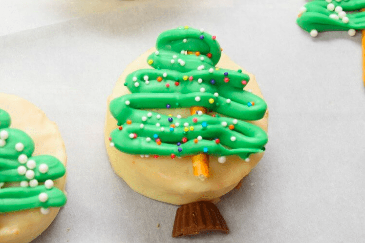 28 Edible Christmas Crafts for Kids [fun & easy!]