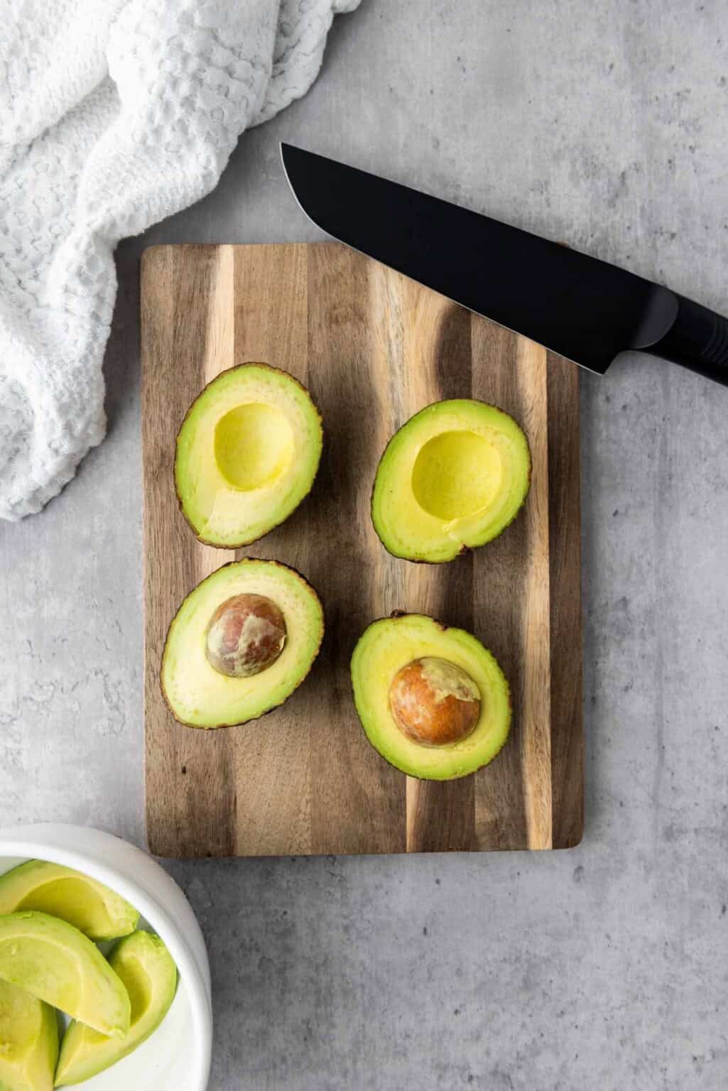 Basic and Easy Guacamole Dip - Three Kids, Three Cats, and a Husband