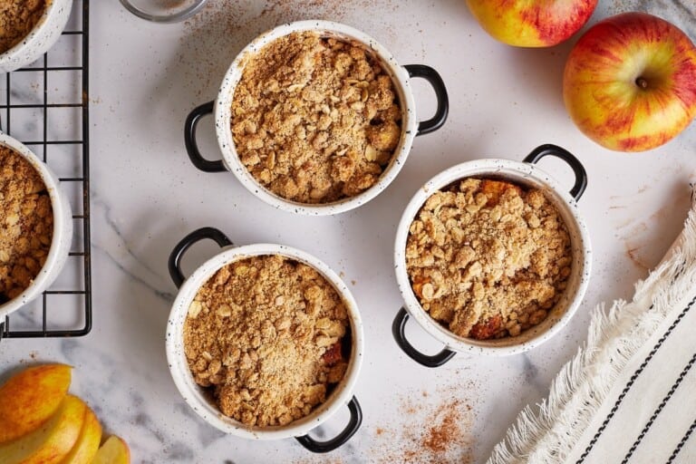 Mini Apple Crumbles with Cinnamon Oat Topping - Three Kids, Three Cats ...
